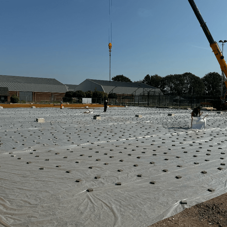 Poeren en betonvloer voor overdekte padel banen te Zwijndrecht - 2575 ...