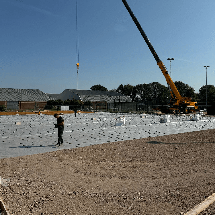 Poeren en betonvloer voor overdekte padel banen te Zwijndrecht - 2575 ...
