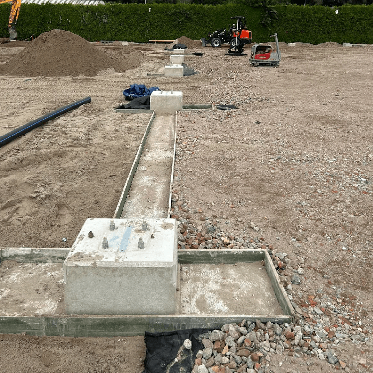 Poeren en betonvloer voor overdekte padel banen te Zwijndrecht - 2575 ...