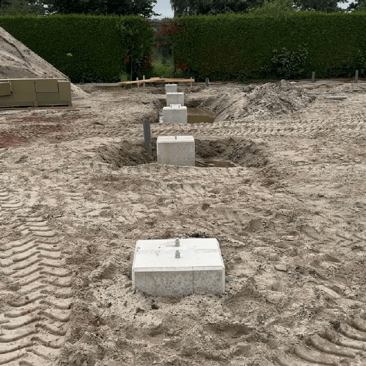 Poeren en betonvloer voor overdekte padel banen te Zwijndrecht - 2575 ...